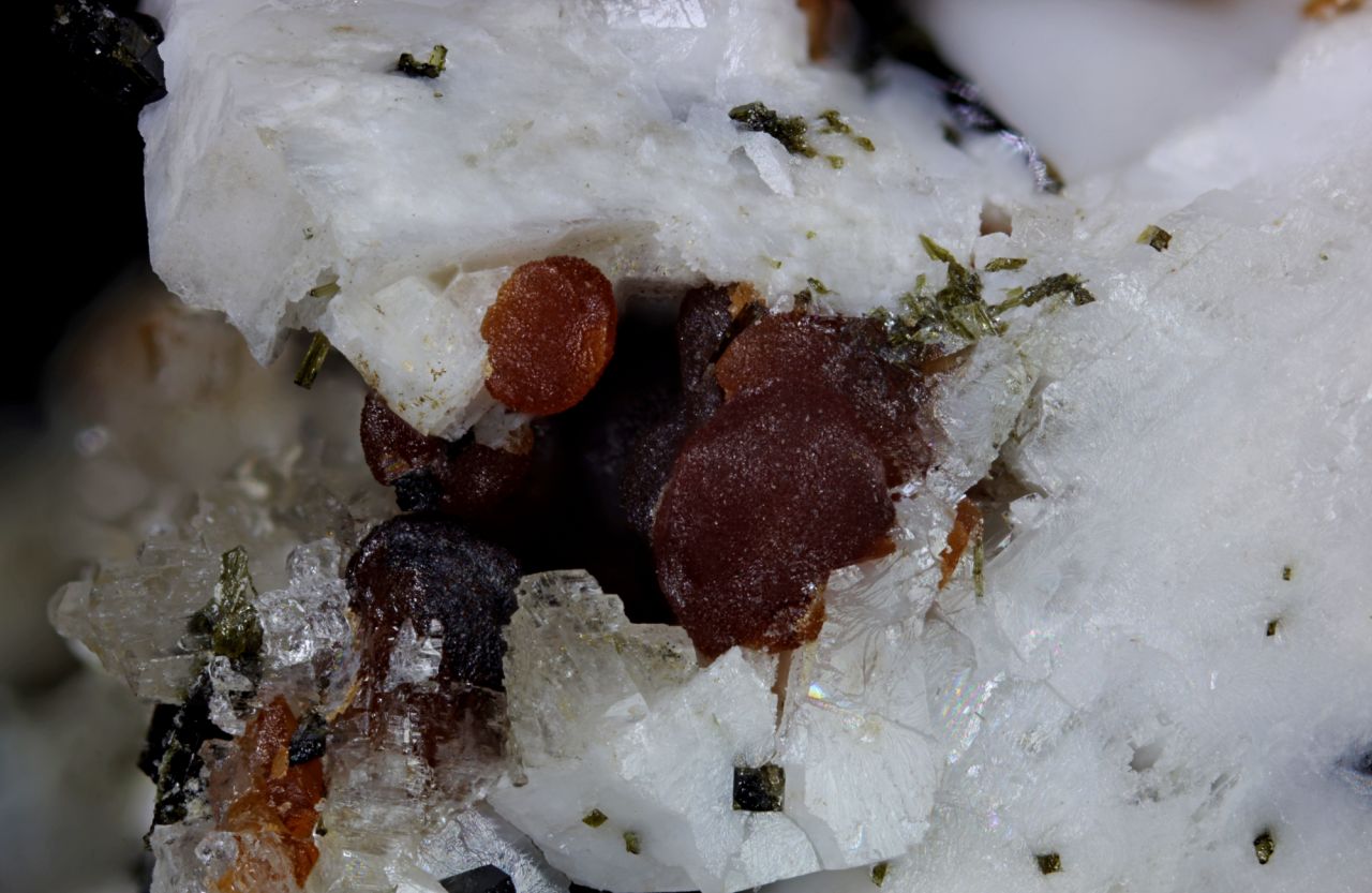 ncat MBBD M1821-2 Rhodochrosite, Poudrette quarry, Mont Saint-Hilaire ...